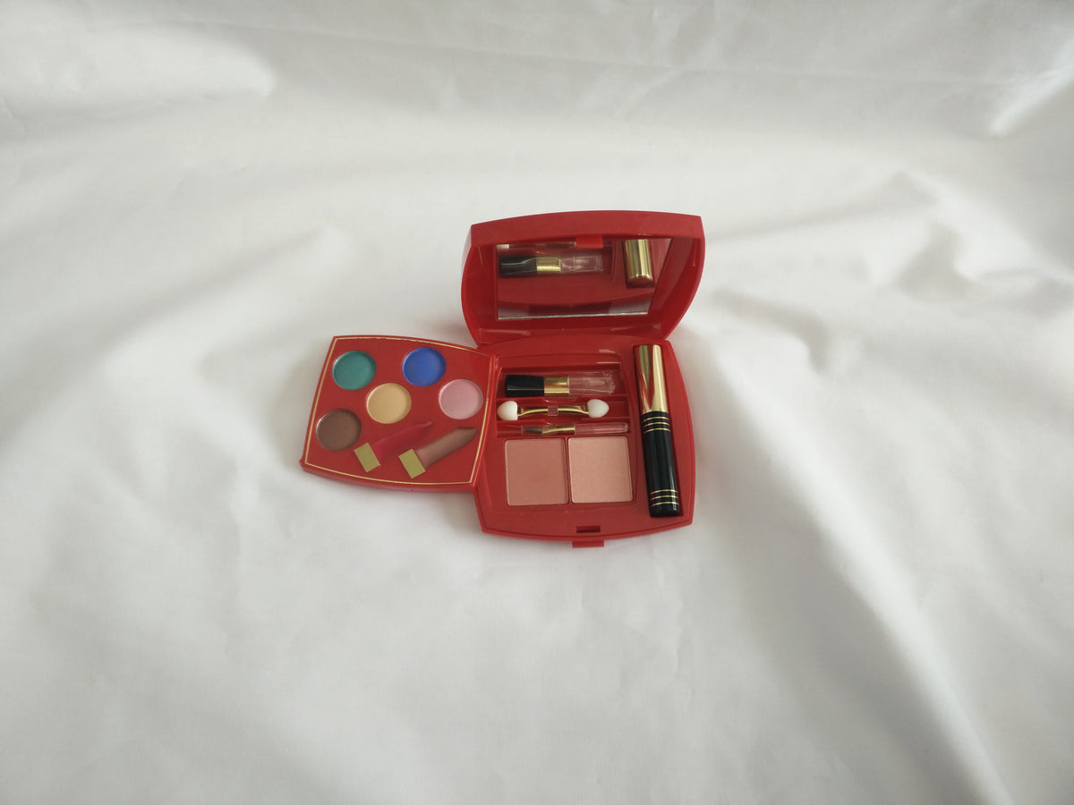 RED SWIVEL MAKEUP KIT – Cameo Cosmetics